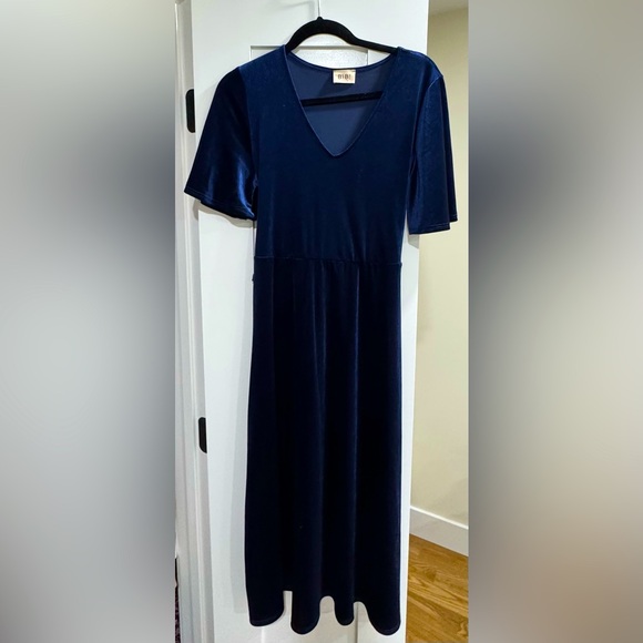BiBi | Dresses | Navy Blue Velvet Midi Dress | Poshmark